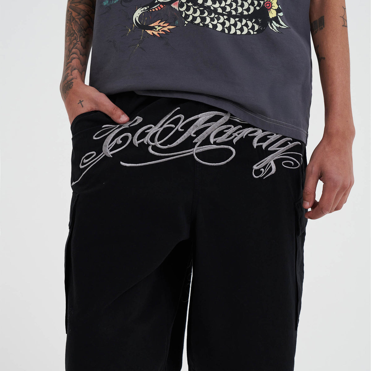 Mens Drag Battle Oversized Cargo Shorts - Black – Ed Hardy UK